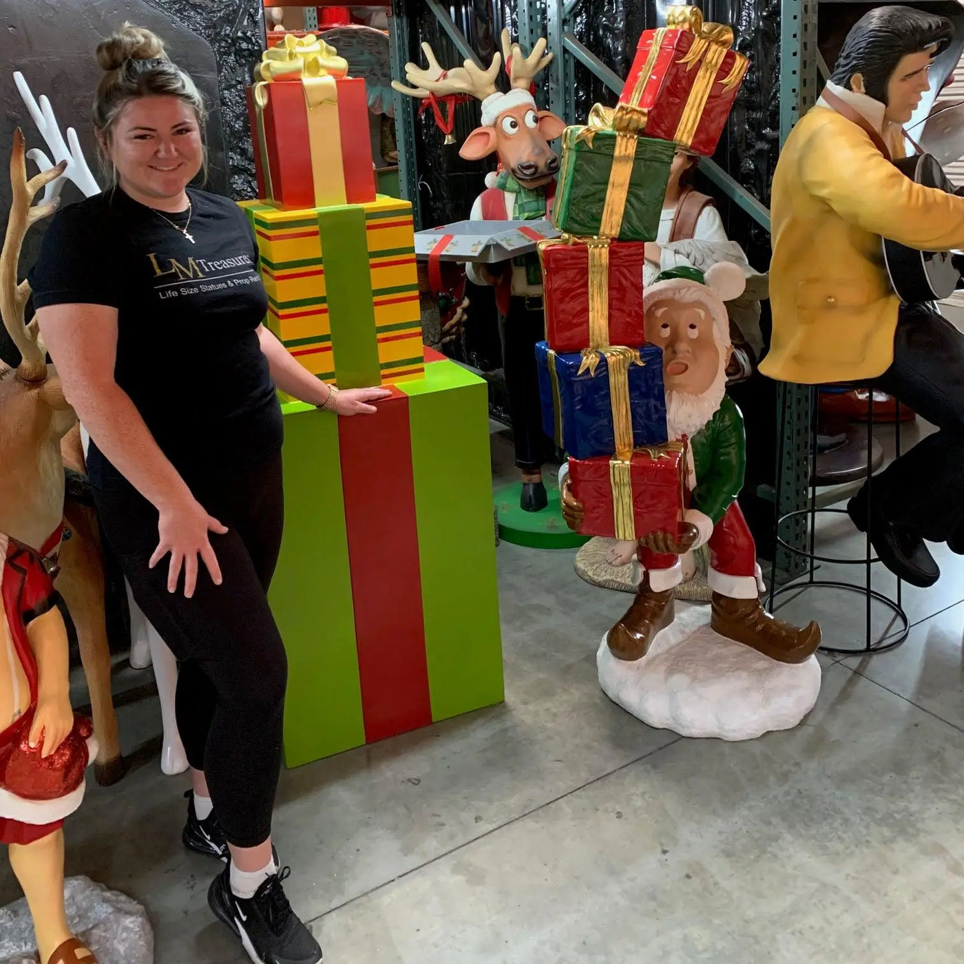 Elf With Stack Of Gifts Over Sized Statue – LM Treasures